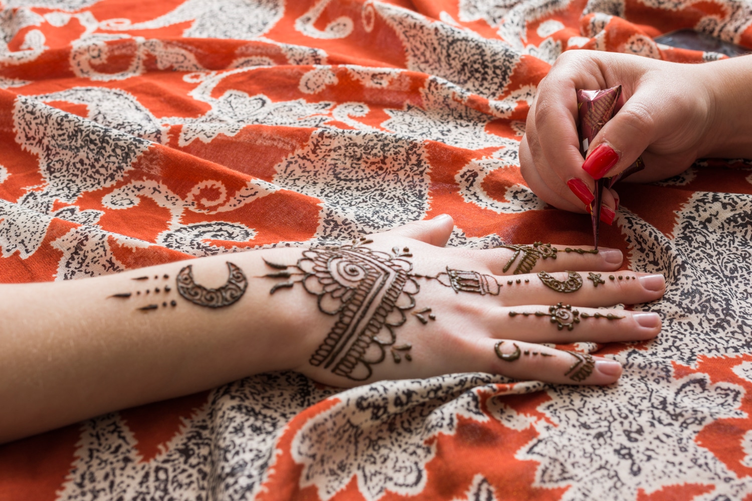 Dive into Creative Henna Art at Robina's Local Studios